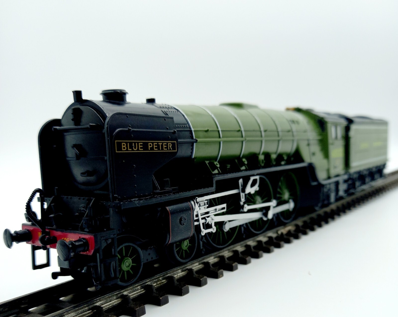 OO Gauge 1:76 Scale BR LNER Blue Peter Steam Locomotive Train Model ...