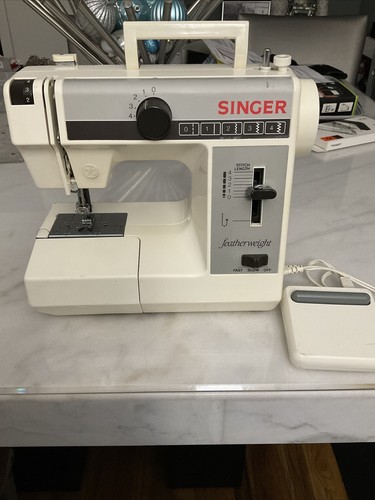 Singer Rare Model 322 White Mini Featherweight Sewing Machine | eBay