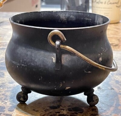 ANTIQUE ENGLISH CAST IRON FOOTED CAULDRON CALDRON c. 1700's | eBay