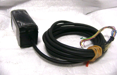 KEYENCE IL-1000 CMOS Laser Appli Sensor Amplifier Unit IL Series Used ...