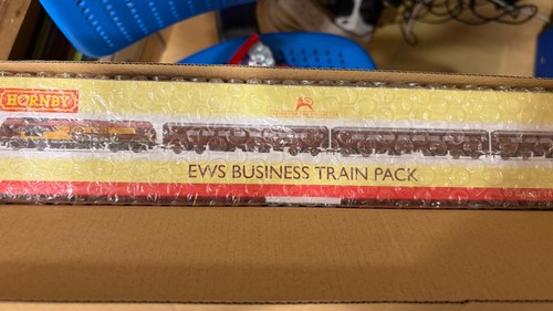 Hornby R30251 EWS Business Train Pack - Era 10 OO Gauge NEW DCC READY ...