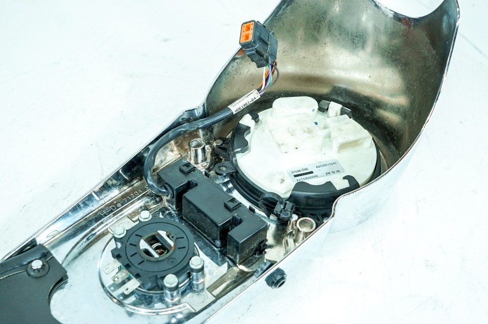 08 Harley Dyna Wide Glide OEM Fuel Tank Dash Console Speedometer 22K NO ...