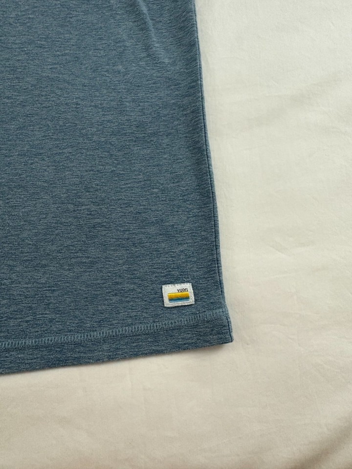 Vuori Strato Tech Men's Sz. Large Light Blue Performance Tee Shirt! | eBay