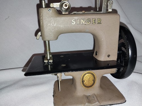 VINTAGE SINGER 20. SEWHANDY CHILD’S SEWING MACHINE | eBay