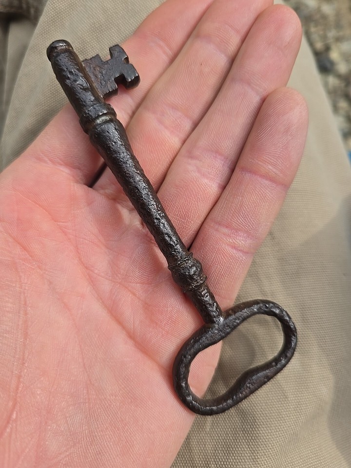 1 Big Antique Iron Skeleton Key ☆ Large Old English Gate Key☆ 4⅞ Inches ...