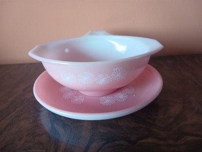 Pyrex PINK daisy GRAVY BOAT | eBay UK