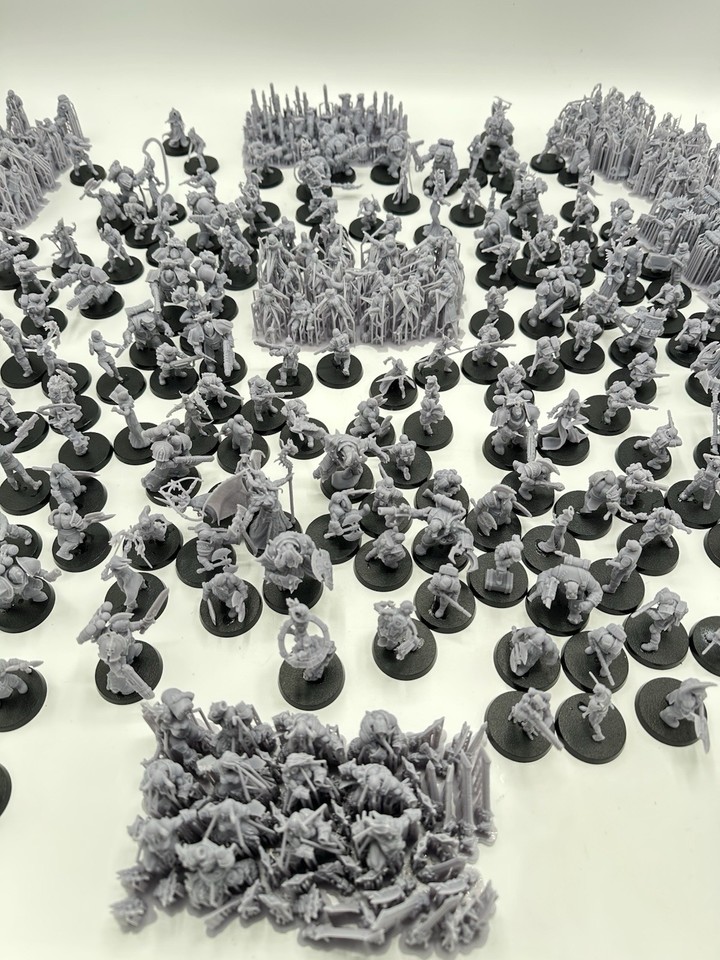 PS4 D&D Ultimate Bundle – 20 Minis + 36 Paints + Dice + Guide Book ...