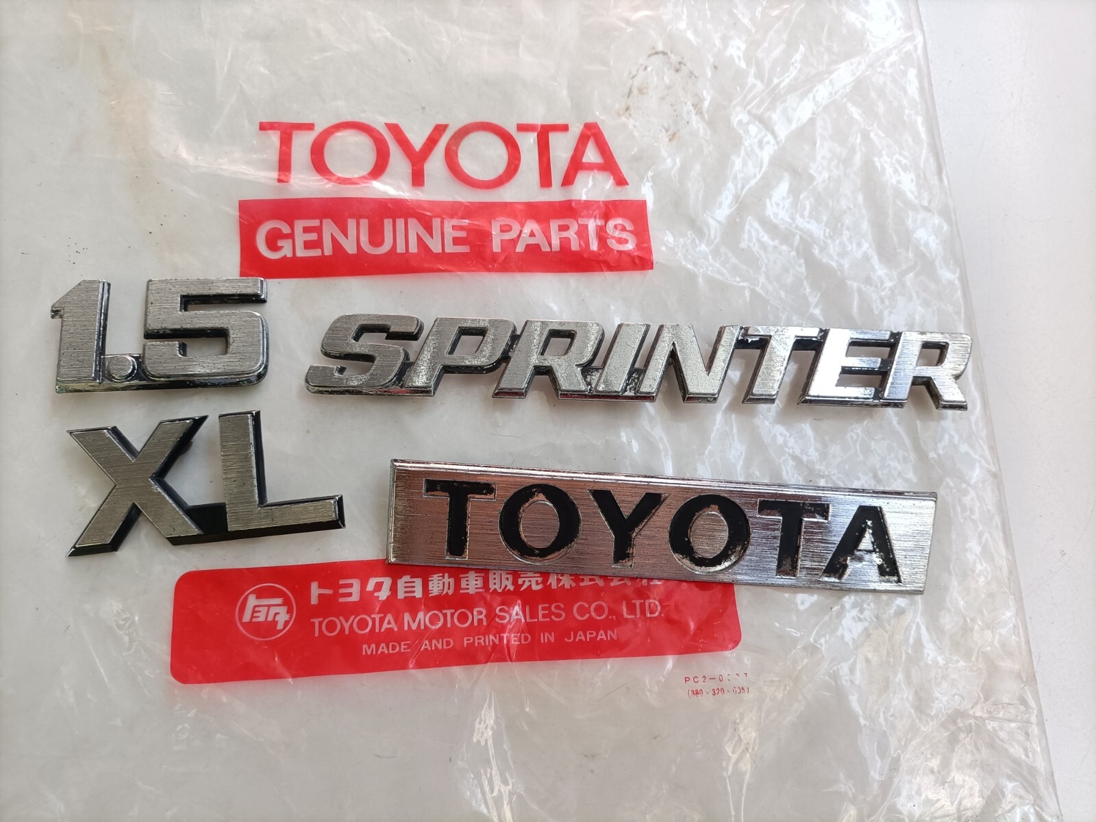 USED/GENUNIE EMBLEM BADGE SET For TOYOTA COROLLA KE70 SPRINTER 1.5 XL ...