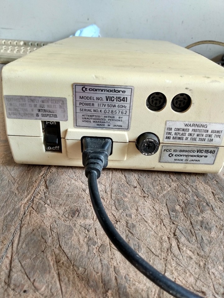 VINTAGE COMMODORE VIC-1541 SINGLE FLOPPY DRIVE | eBay