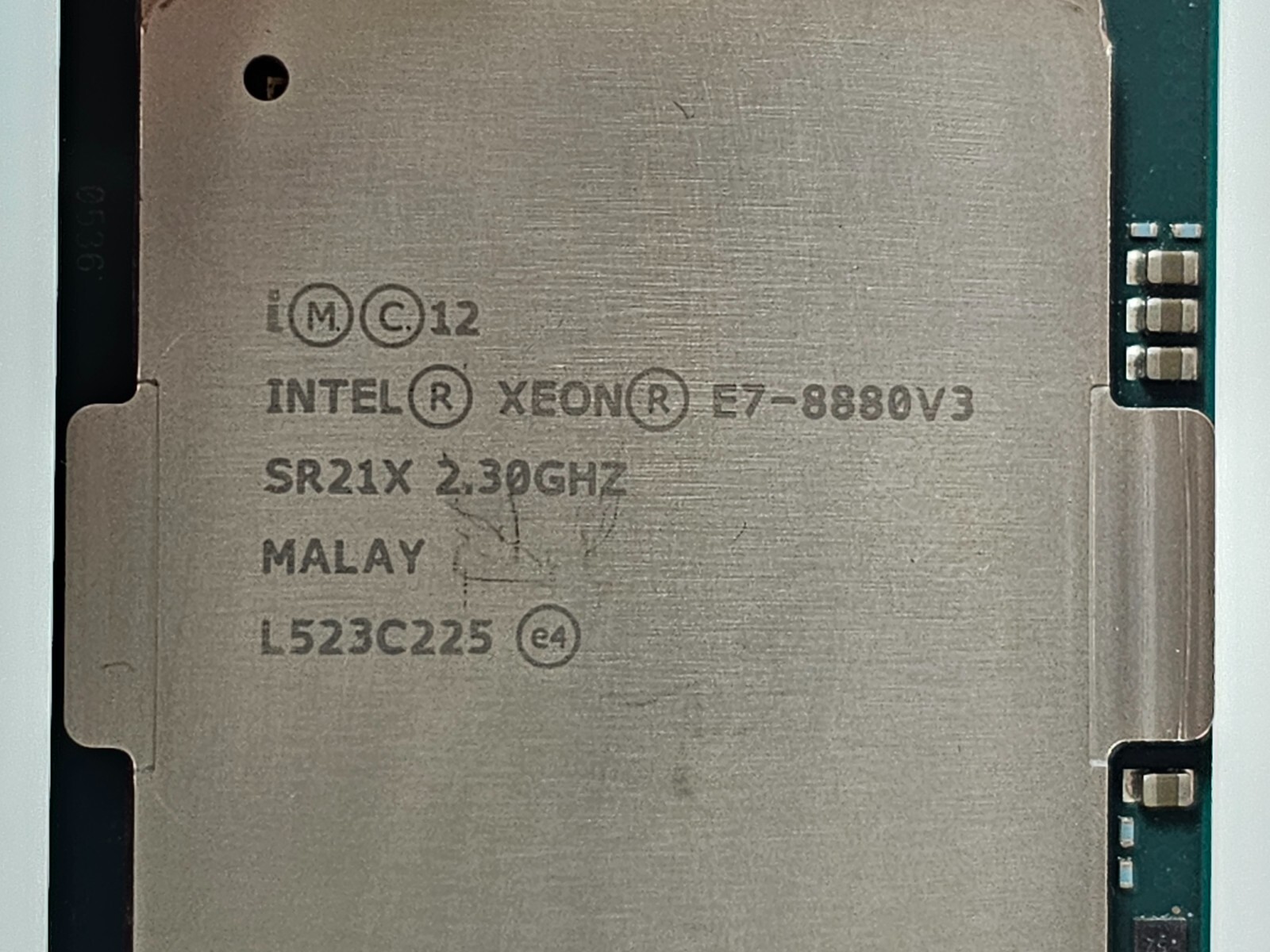 Intel Xeon E7-8880-V3 Prozessor mit 18-Core 2.30-3.10GHz 45MB FCLGA ...