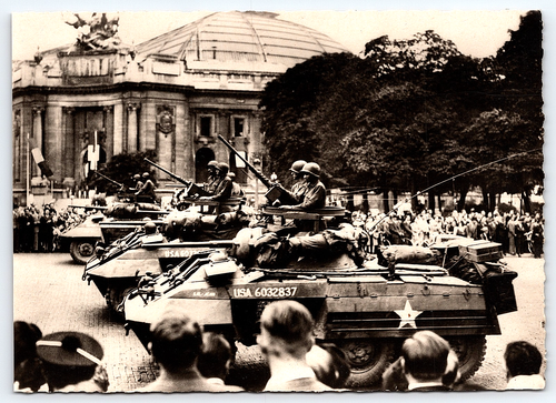 VINTAGE REAL PHOTO POSTCARD WW2 USA SOLDIERS PARADE TANKS GRAND PALAIS ...