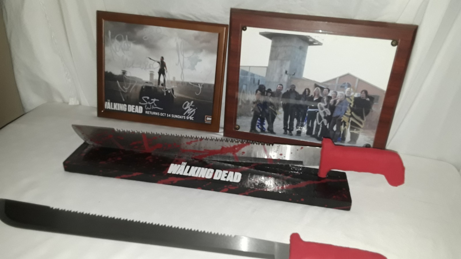 the walking dead Rick Grimes' "RED HANDLE" Machete ( prop) with display ...