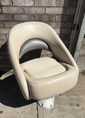 2004 LARSON LSI-212 VEC Captain Bucket Seat with Booster and Pedestal ...