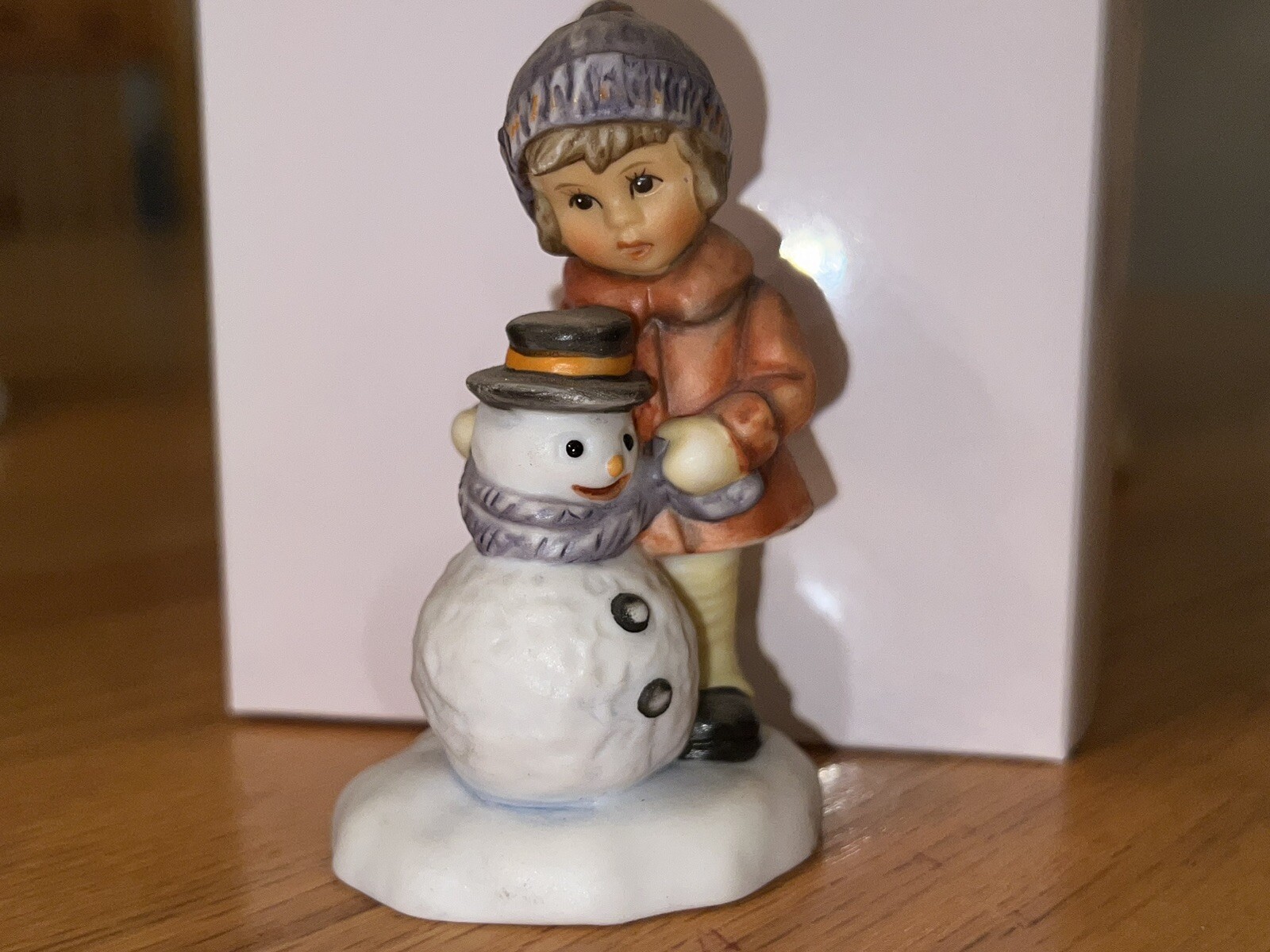 Goebel Berta Hummel Figurine 2001 Christmas A Gift for Snowman ...