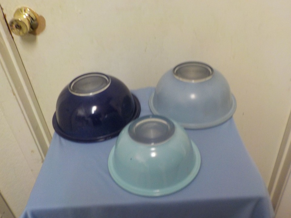 3 Pyrex Nesting Bowls Three Tones of Blue Glass Mixing Clear Bottom | eBay