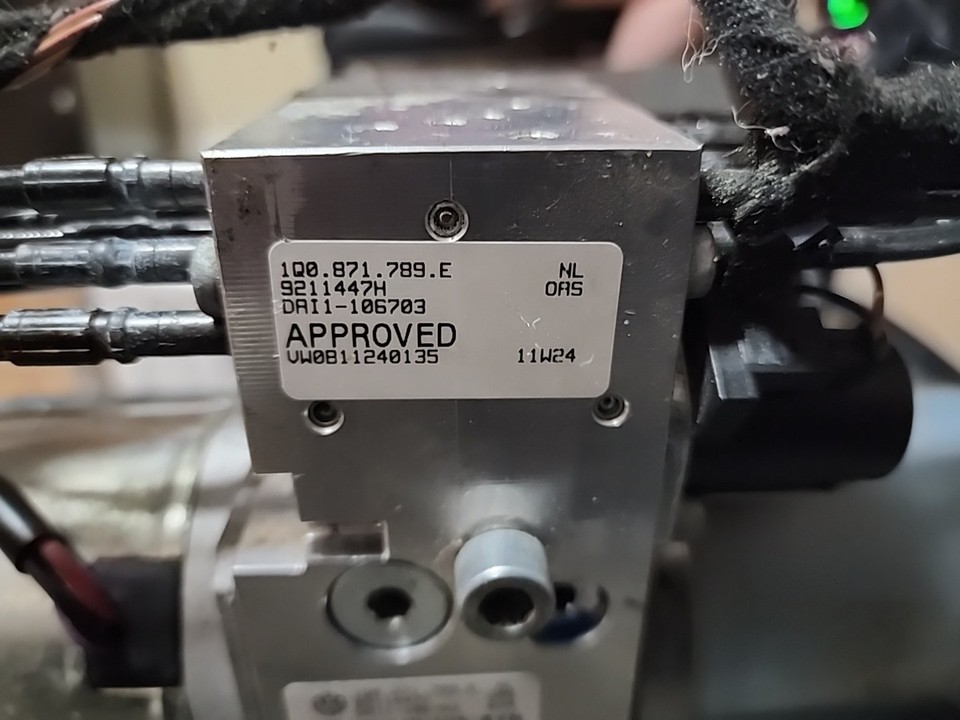 2007-2016 VOLKSWAGEN EOS CONVERTIBLE TOP HYDRAULIC MOTOR LIFT PUMP OEM ...