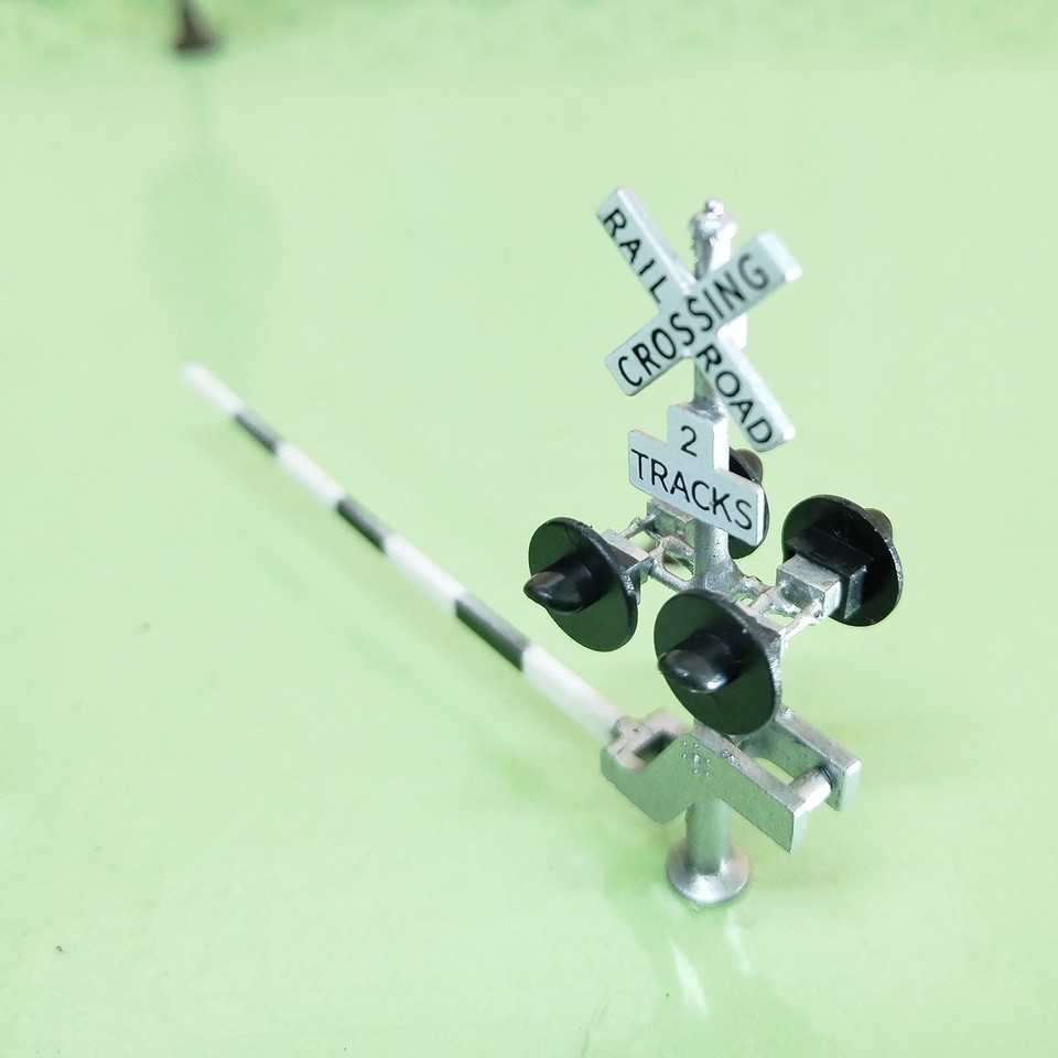 2 x HO scale railroad grade crossing signal black arm gate stop lever # ...