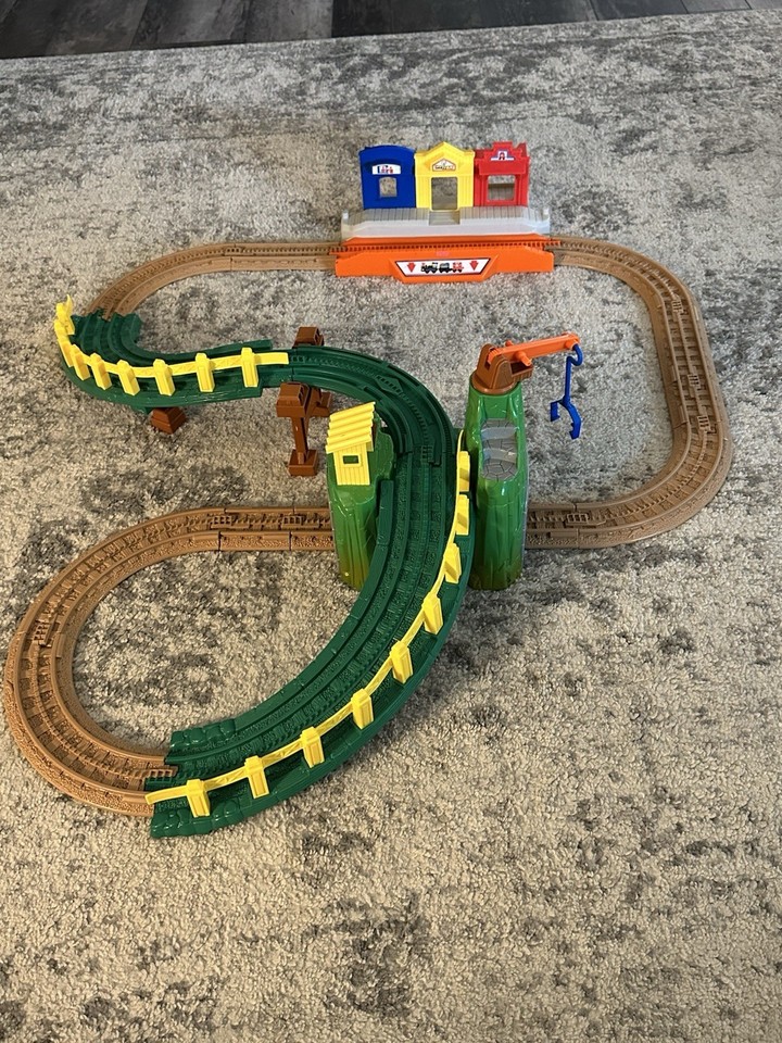 Fisher Price Geotrax Timbertown Mountain Tunnel railway Set | eBay