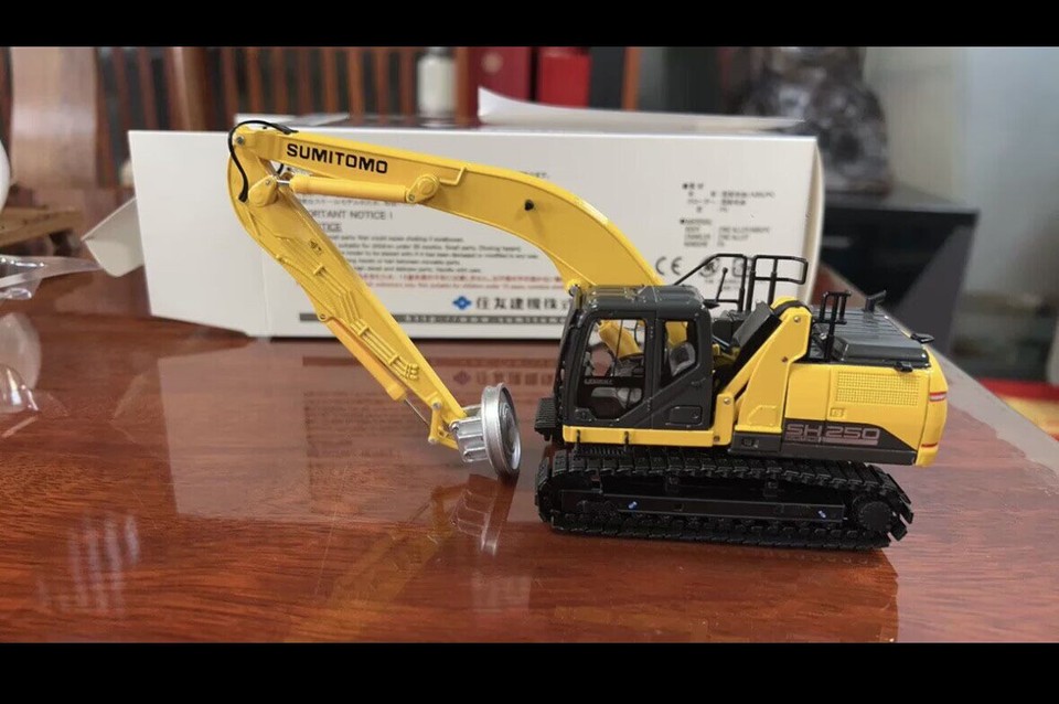 Sumitomo SH250-7MH Legest Material Handling Excavator 1:50 Scale Model ...