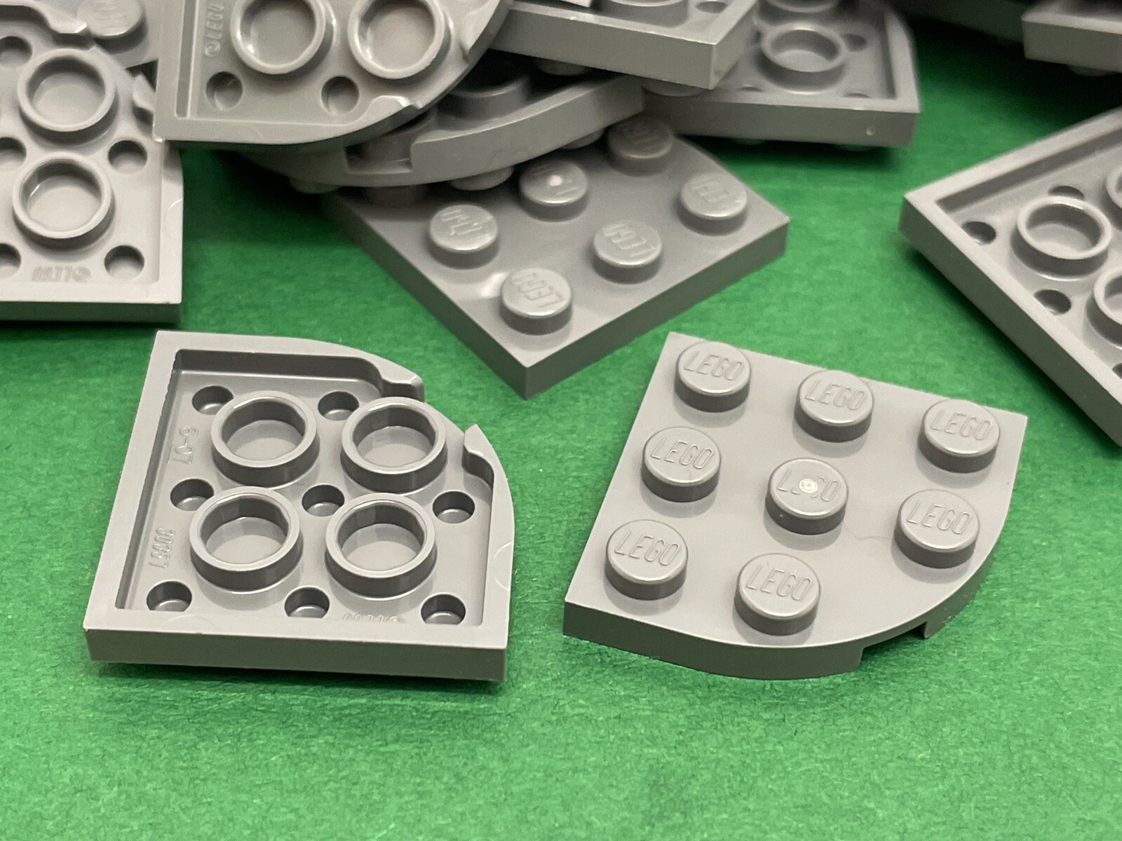 LEGO Plate 3x3 Round Corner, Quarter, Curved, Dark Bluish Grey, 30357 ...