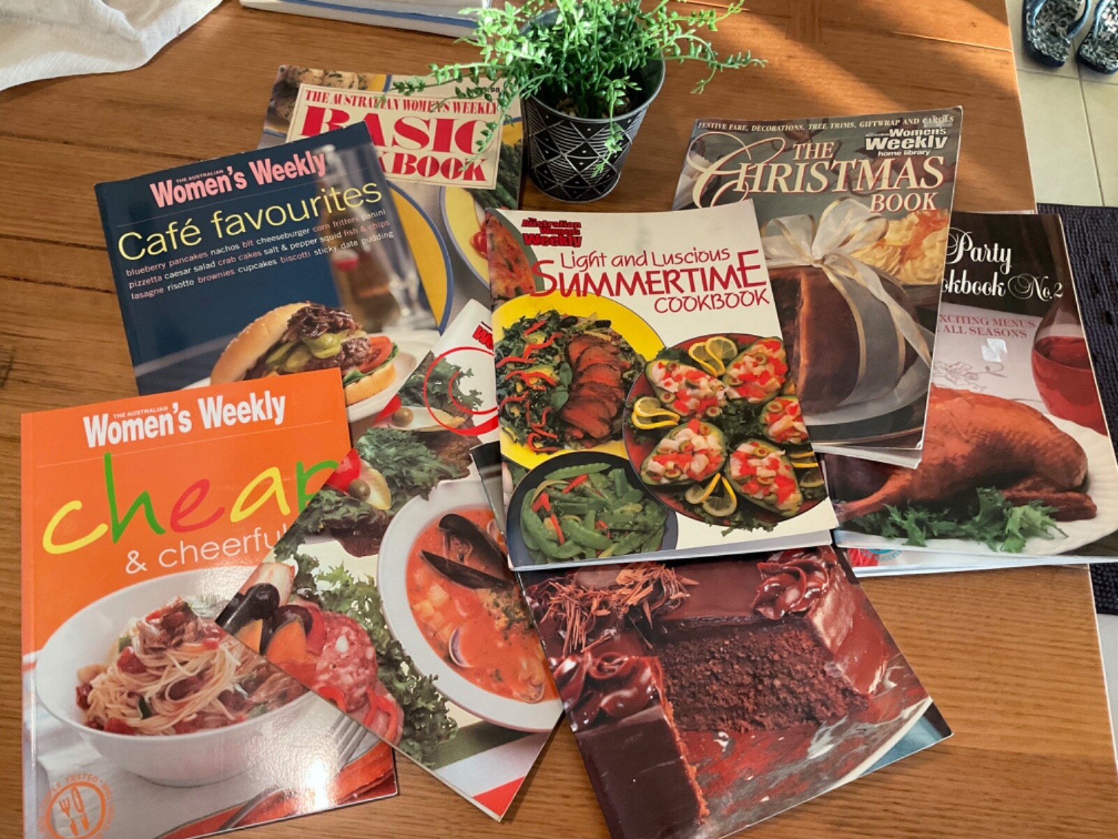 Australian Womens Weekly Cookbooks 100+ Vintage Retro & Modern PB AWW ...