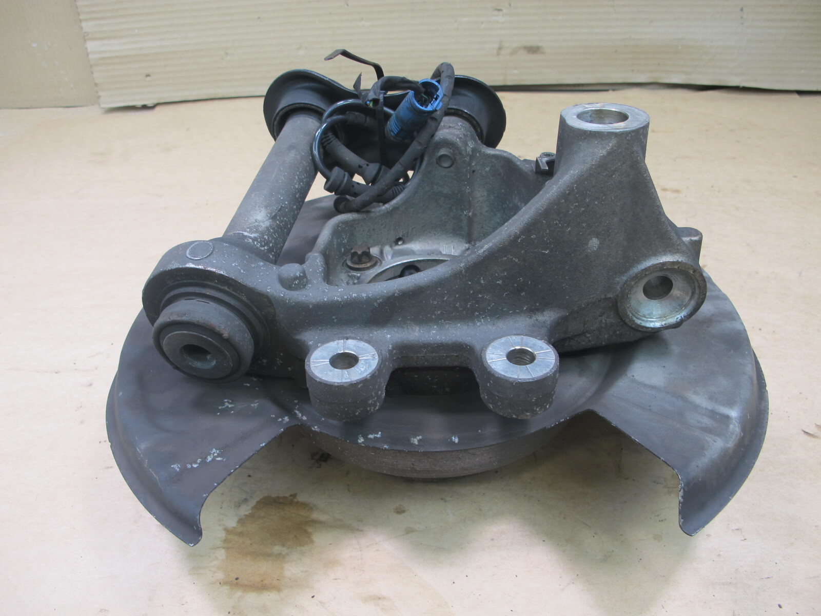 🥇06-10 BMW E60 N62 550i RWD REAR RIGHT SPINDLE KNUCKLE WHEEL HUB ...