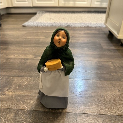 Byers Choice Collection 1998 Caroler Little Girl Holding Pantry Box. | eBay