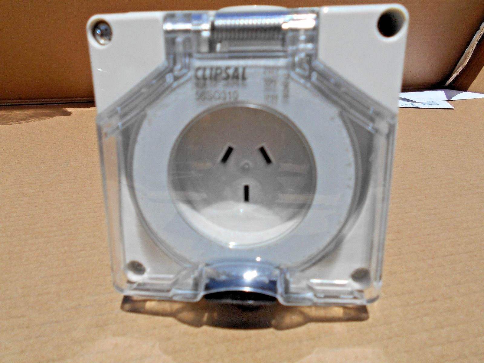 BRAND NEW CLIPSAL 56SO310 SOCKET OUTLET THREE FLAT SOCKETS 10A 250V ...