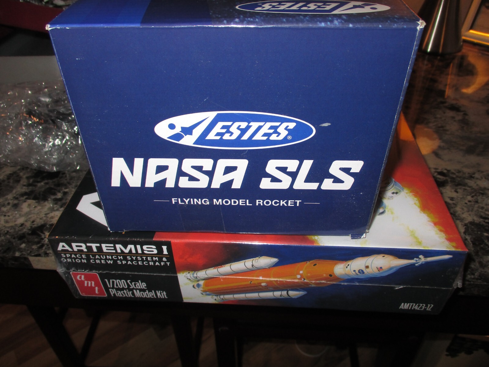 (2) NASA SLS/ARTEMIS ROCKETS-ESTES #2206-FLYING ROCKET & AMT MODEL KIT ...