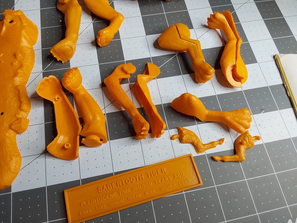 Aurora Boxed Prehistoric Scenes Sabertooth Tiger Model Kit | eBay