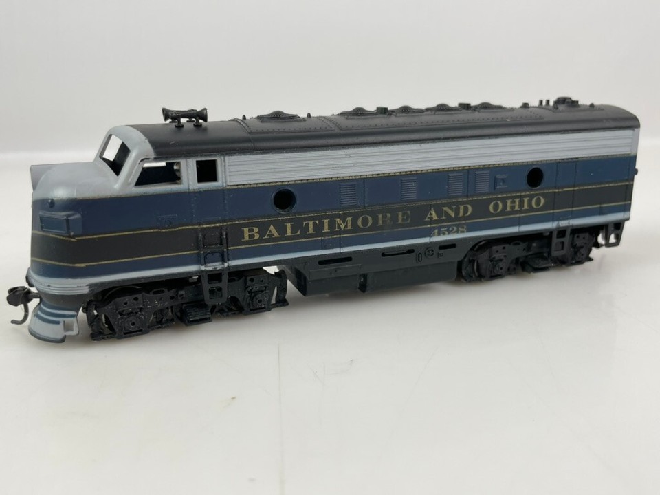 Athearn HO B&O F7A Powered Diesel Locomotive #4528 & Bachmann F7B Unit ...