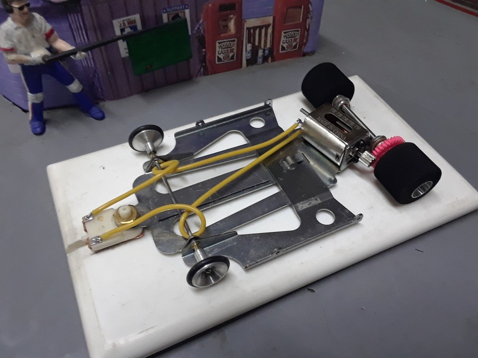 1/24 NEW. slot car. parma 4'' flexi. tested on wood track runs good ...