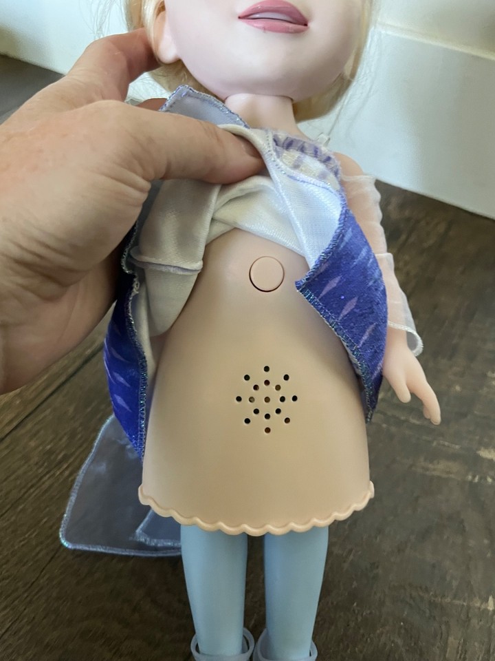 Disney Frozen 2 Magic In Motion Elsa Doll Sings "Show Yourself" Music ...