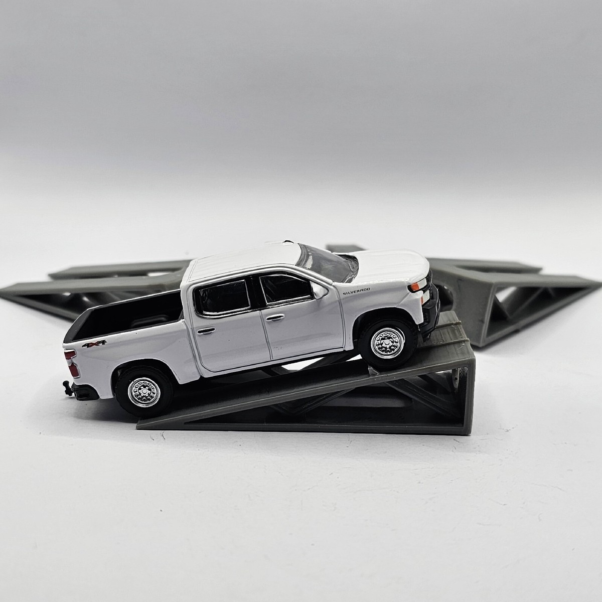 Automotive Display Ramps For Trucks