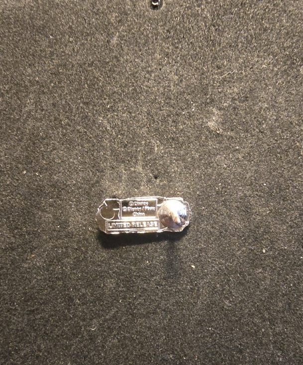 Disney Tiny Kingdom Pin Series 2 LR Edition WDW Monsters Inc Laugh ...