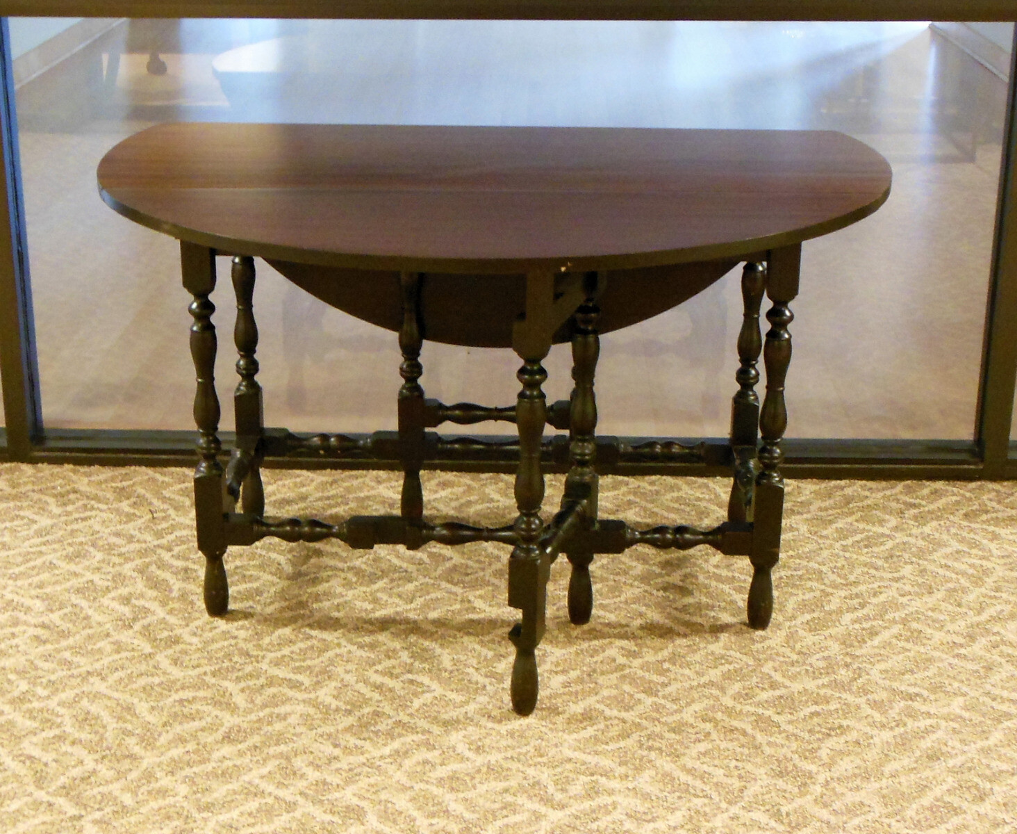 Handsome Antique Dark Mahogany Round 48" Drop Leaf Gate Leg Table w One ...