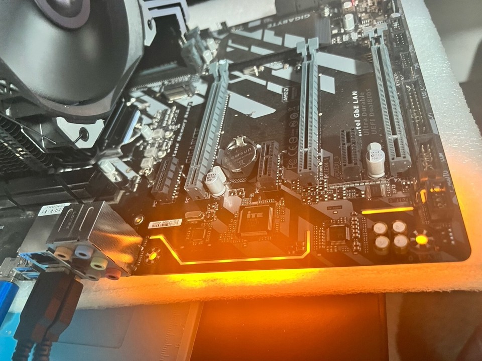 GIGABYTE Z370 HD3 LGA 1151 Intel Z370 HDMI ATX Intel Motherboard (Bent ...