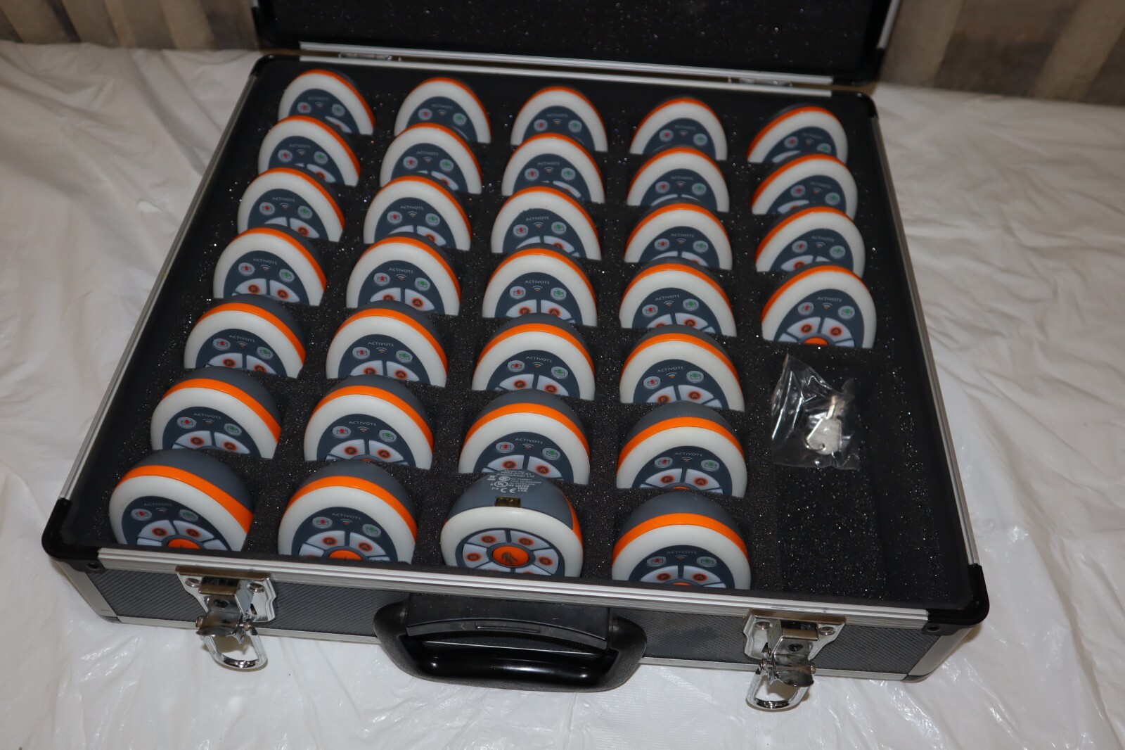 LOT OF 32 Promethean PRM-AV3-01 Activote Single Voting Pod w/ Case | eBay