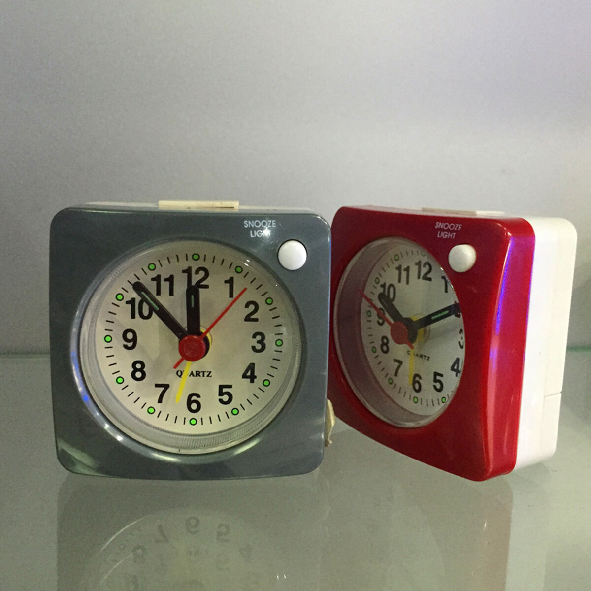 Quartz Alarm Clock With Night Light No Tick Snooze Silent Small Bedside ...