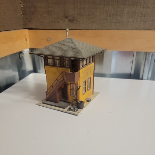 HO Building Yard Signal/Switch Tower-Built Up Very Cool! | eBay