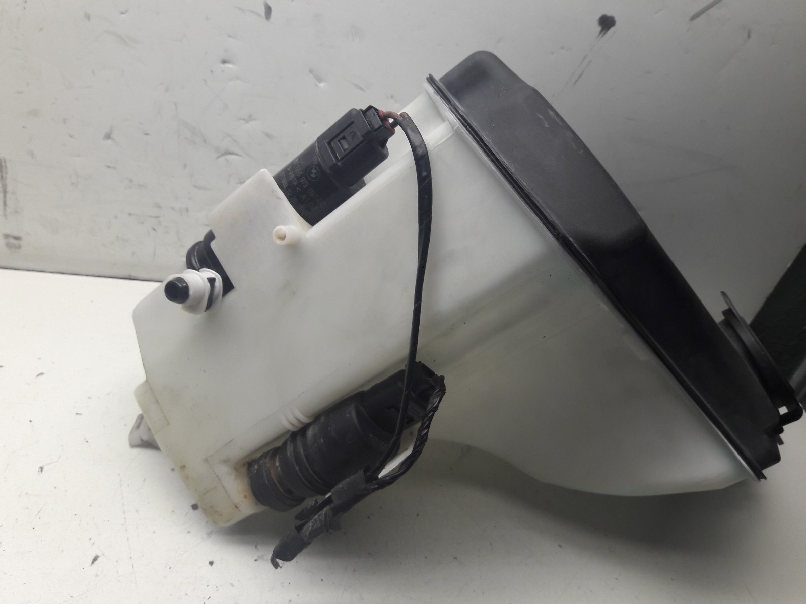 04 BMW 325I E46 WINDSHIELD WASHER RESERVOIR TANK 61677008057 OEM AS5 | eBay