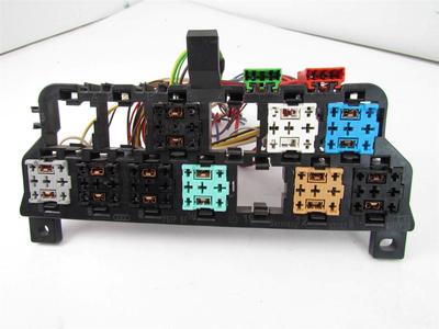 MAIN RELAY PANEL WITH PLUG ENDS VW PASSAT 01.5-05 B5.5 OEM GENUINE 8D0 ...