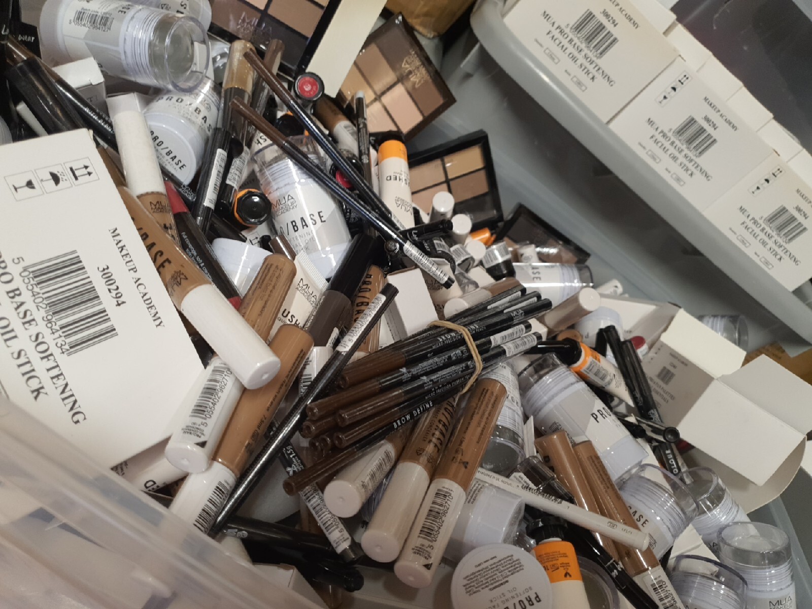 COSMETICS WHOLESALE ( JOBLOT PACK OF 100 MIXED ITEMS ) All New Random ...