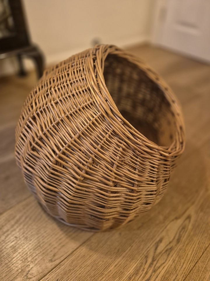 Beautiful Wicker Cat Bed for Indoor Cats and Small Dogs | eBay UK