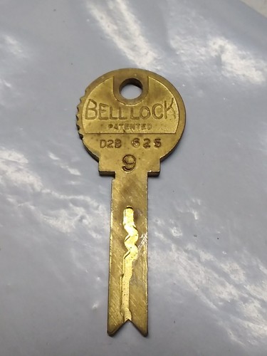 Bell Lock Key Antique Slot Machine Jukebox Penny Arcade # D2B625 D2B ...