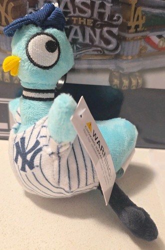 NEW YORK YANKEES MO WILLEMS PIGEON KEY CHAIN SGA PLUSH 4” 7/13/2025 MLB ...