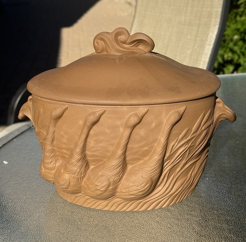Vintage ~ Swan Island Designs ~ Covered Clay Baker, Running Geese | eBay UK