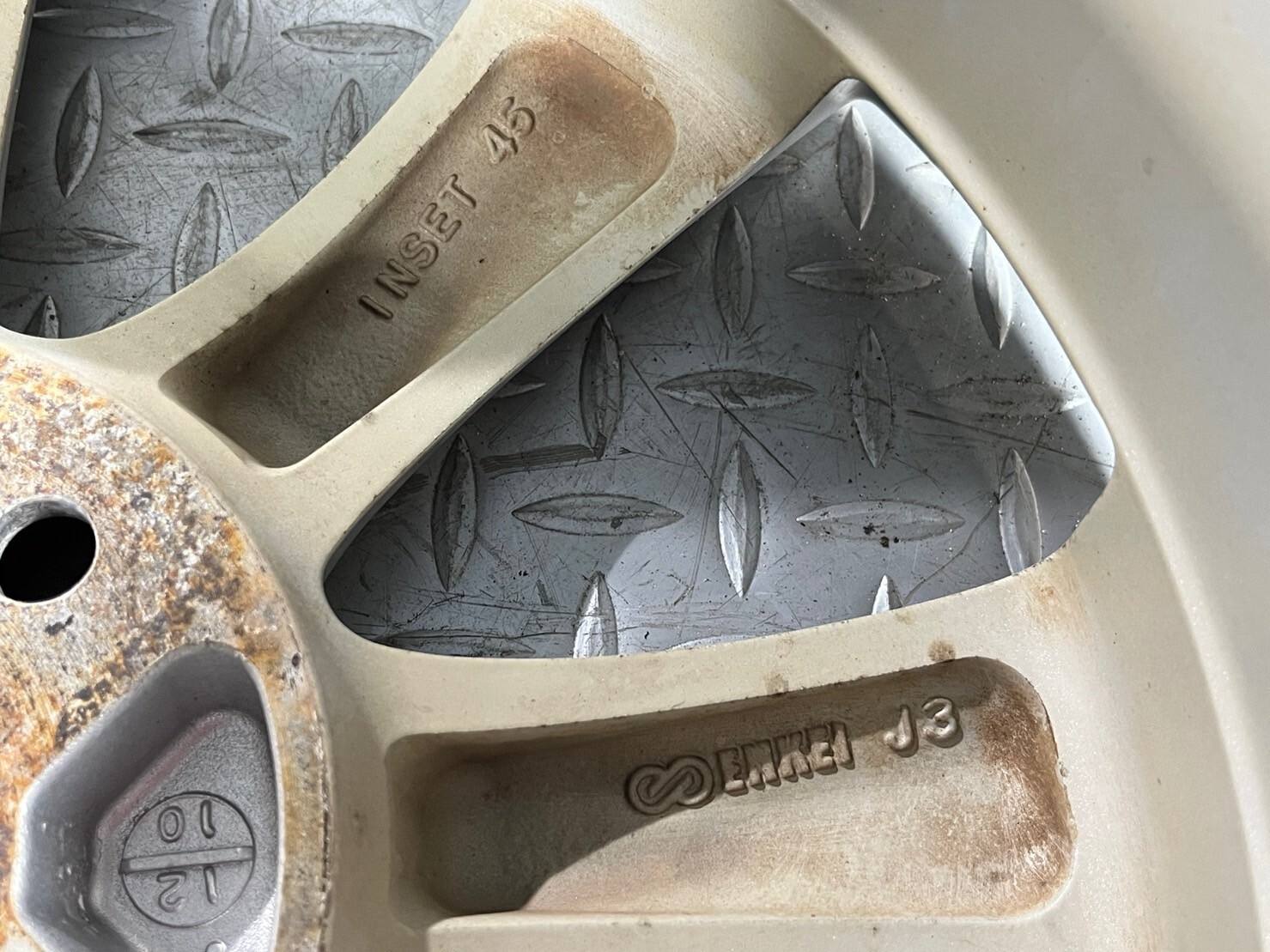 Suzuki Enkei Aluminum Alloy 15 Inch Wheels 4 Holes 15x4.5J Inset 45 PCD ...