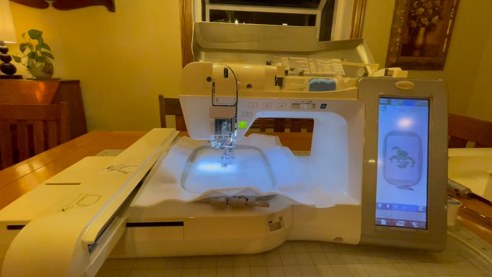 Baby Lock Ellegante 2 BLG2 W/ Upgrade 4.1 & Handbook Embroidery Sewing ...