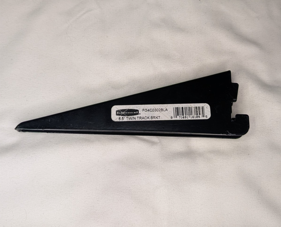Lot of 10 Rubbermaid FG4C0302BLA 6.5" Twin Track Shelf Brackets Black ...